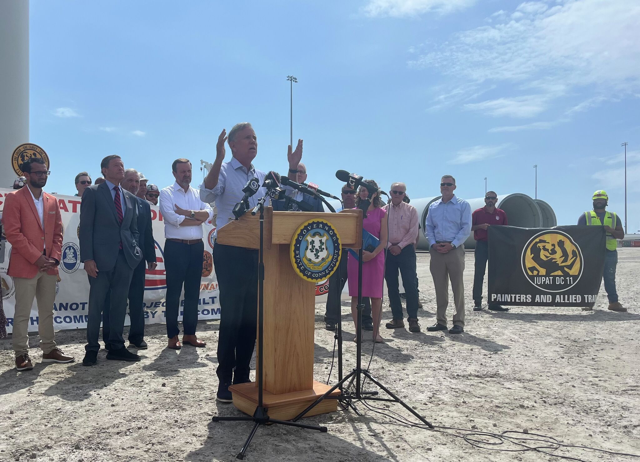 What Lamont can offer Trump to save the big offshore wind project