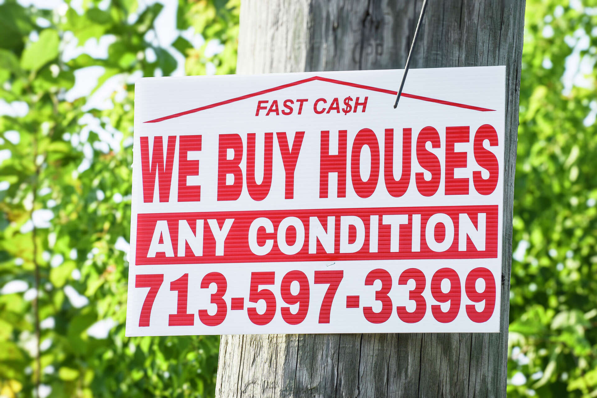 Texas cracks down on illegal street signs—fines now up to $5,000