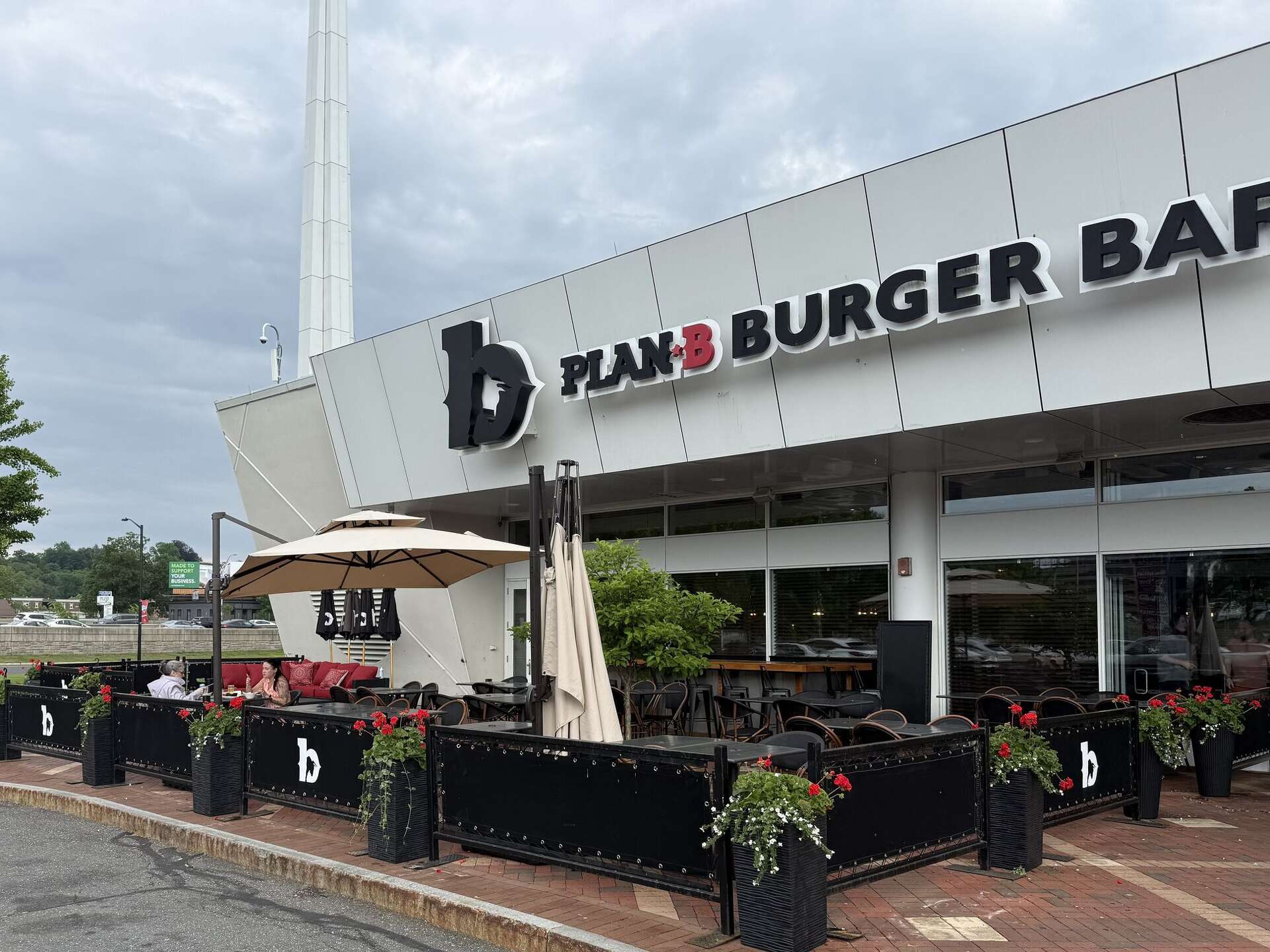 Plan b burgers announces closure of Hartford, West Hartford locations