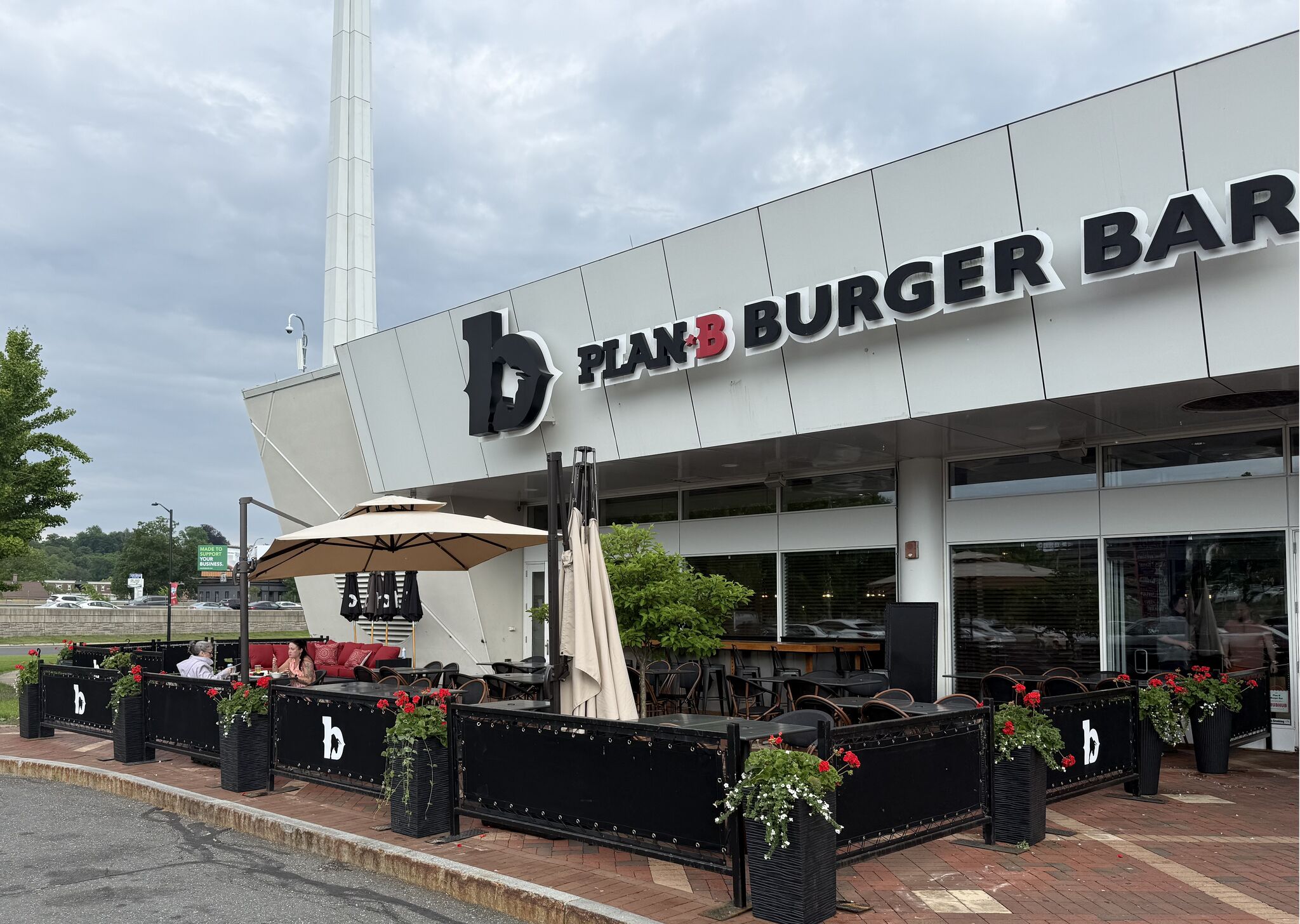 Plan b burgers announces closure of Hartford, West Hartford locations