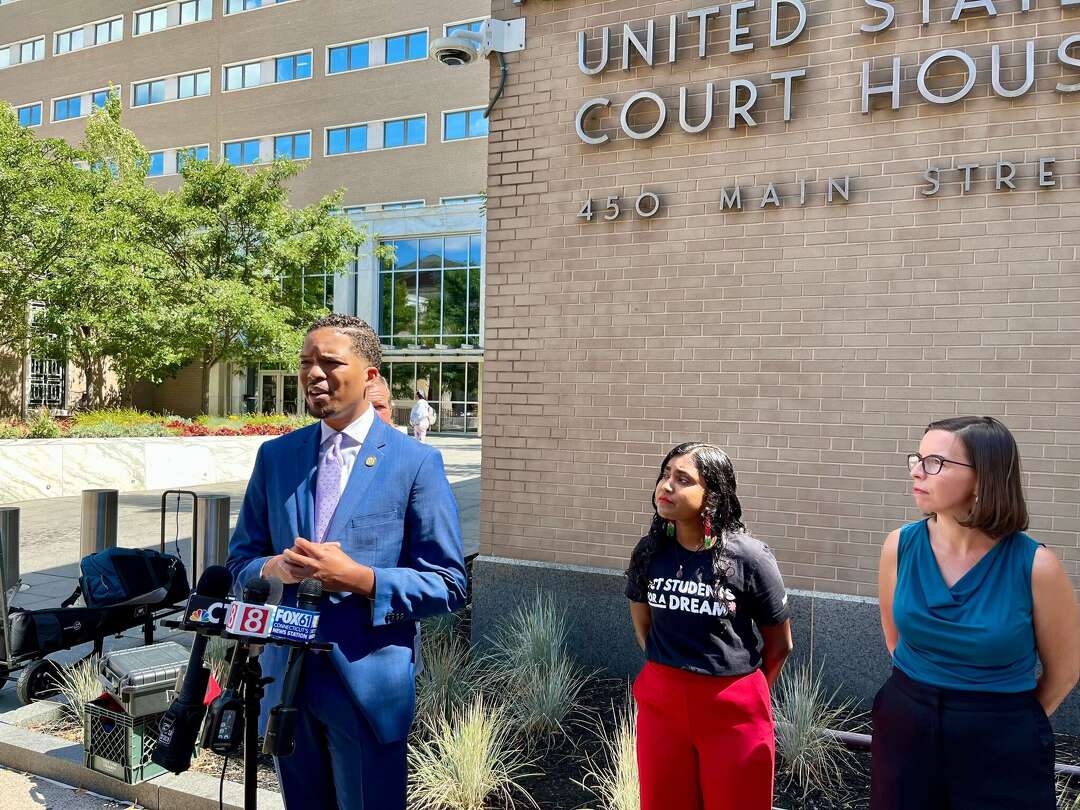 Senator launches probe of ICE after high-profile incidents in CT
