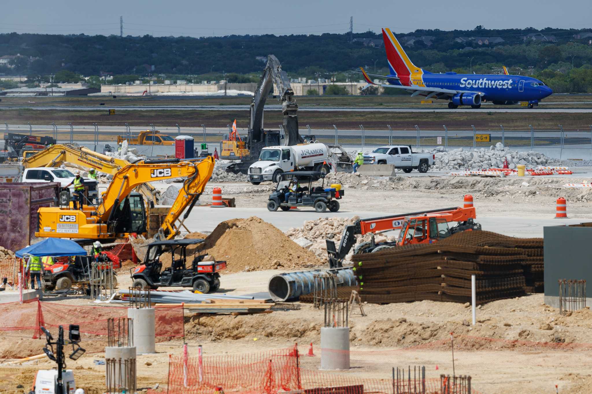 New airport terminal to cost $300M more than early estimate