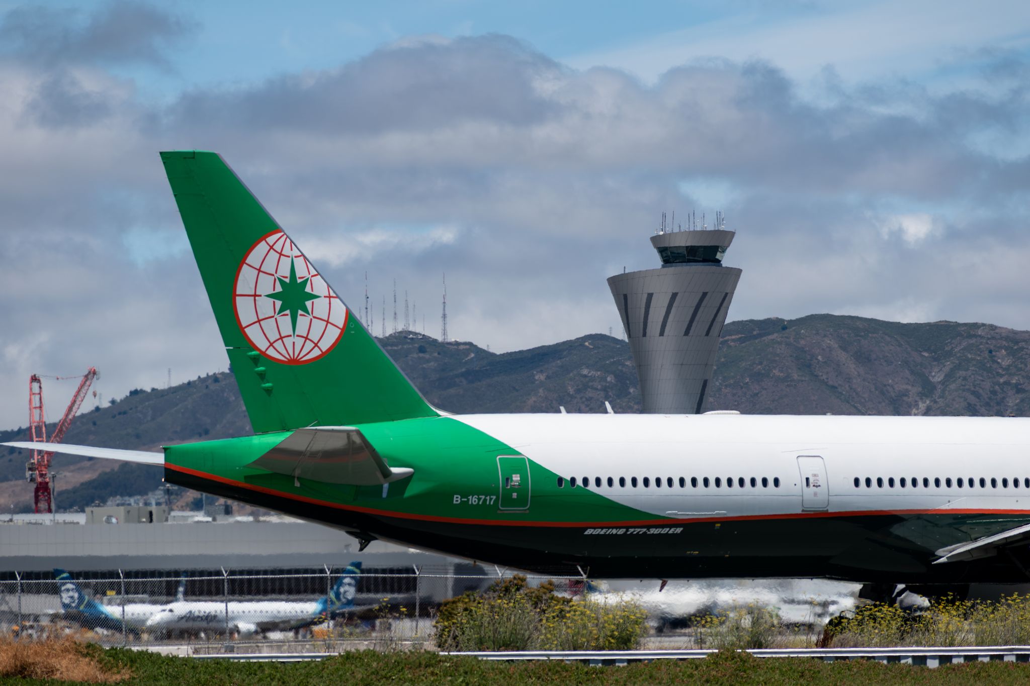 Sfo: Windy Weather Causes Flight Delays