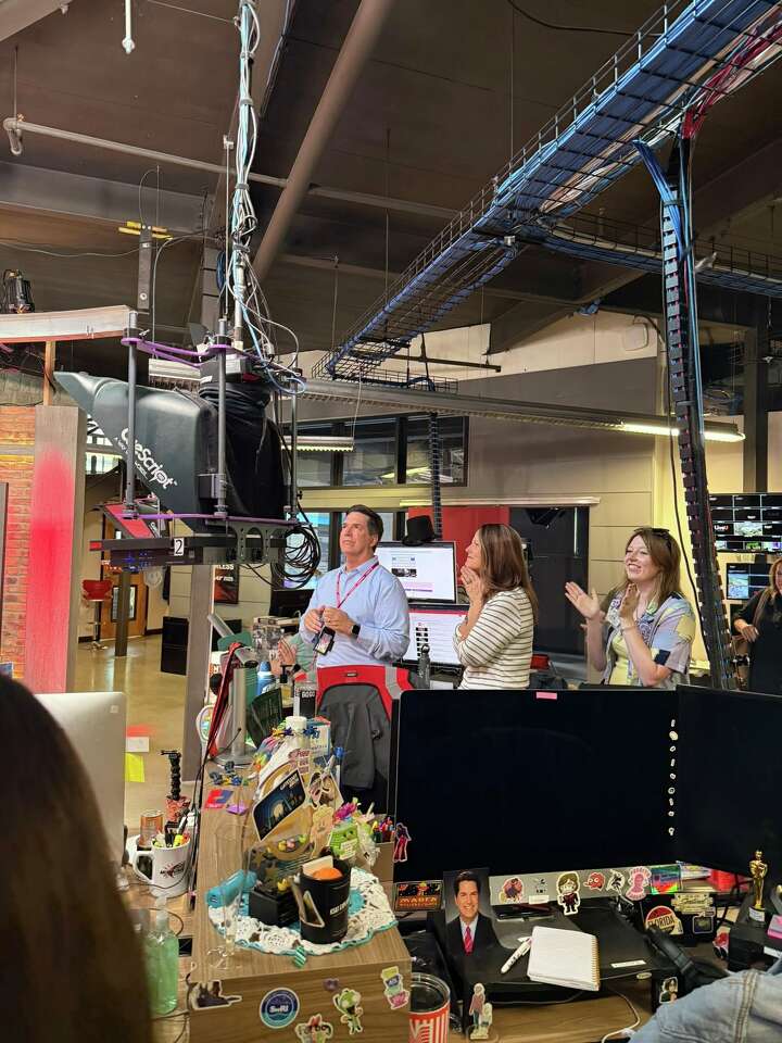 Steve Spriester exits KSAT in final newscast after 30 years