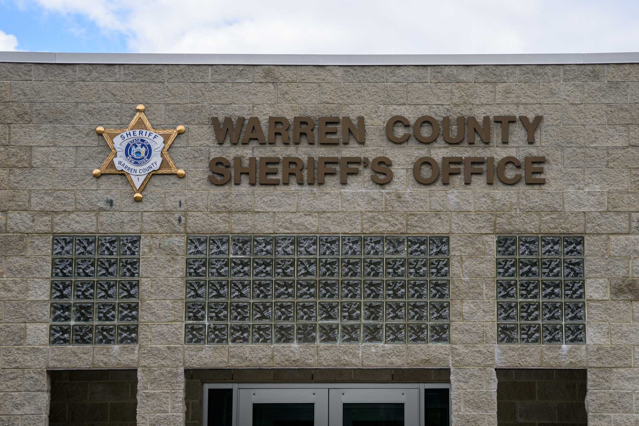 Bucks' Giannis Antetokounmpo sidelined with hyperextended knee and bone ...