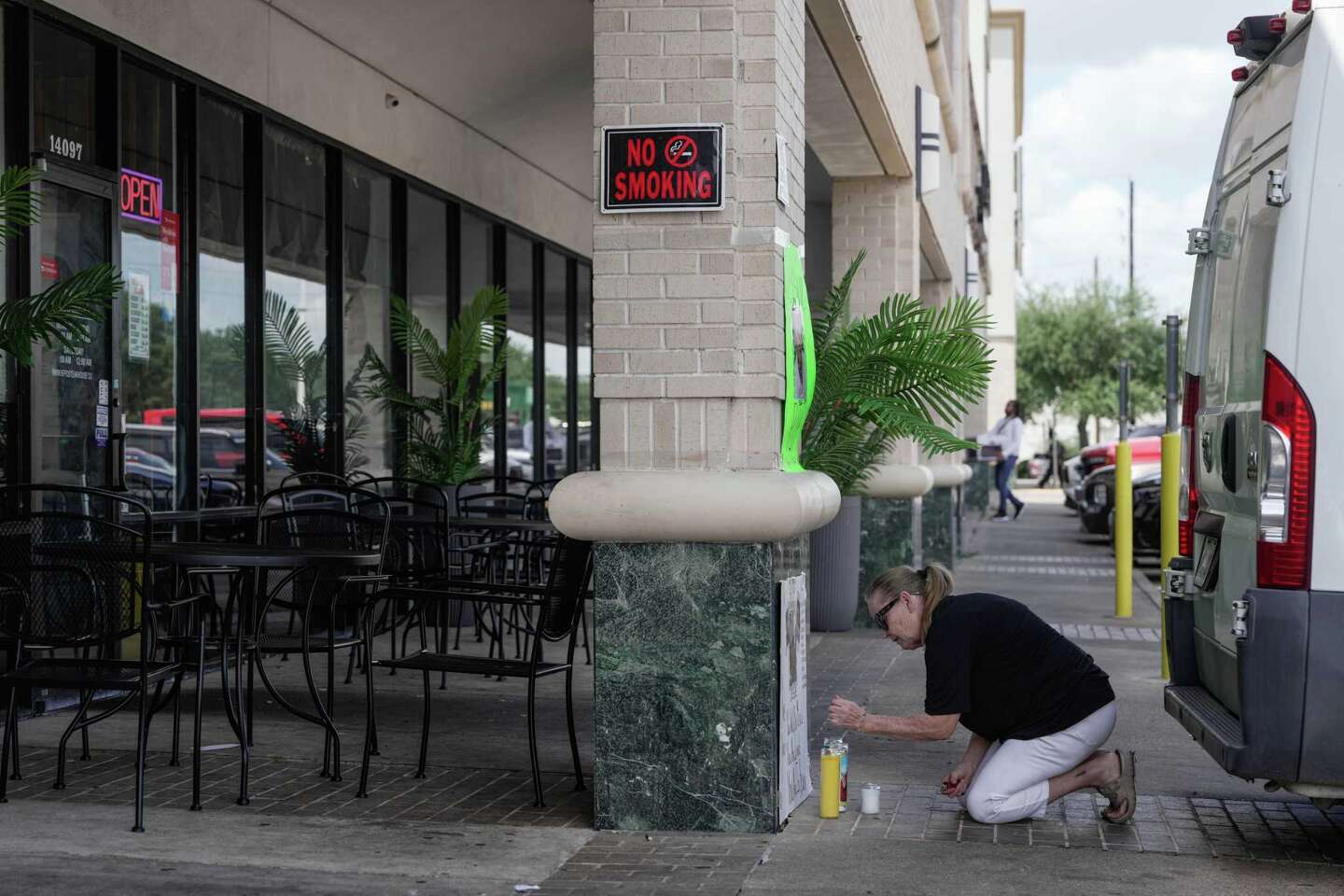 Houston parents say son would be alive if restaurant called 911