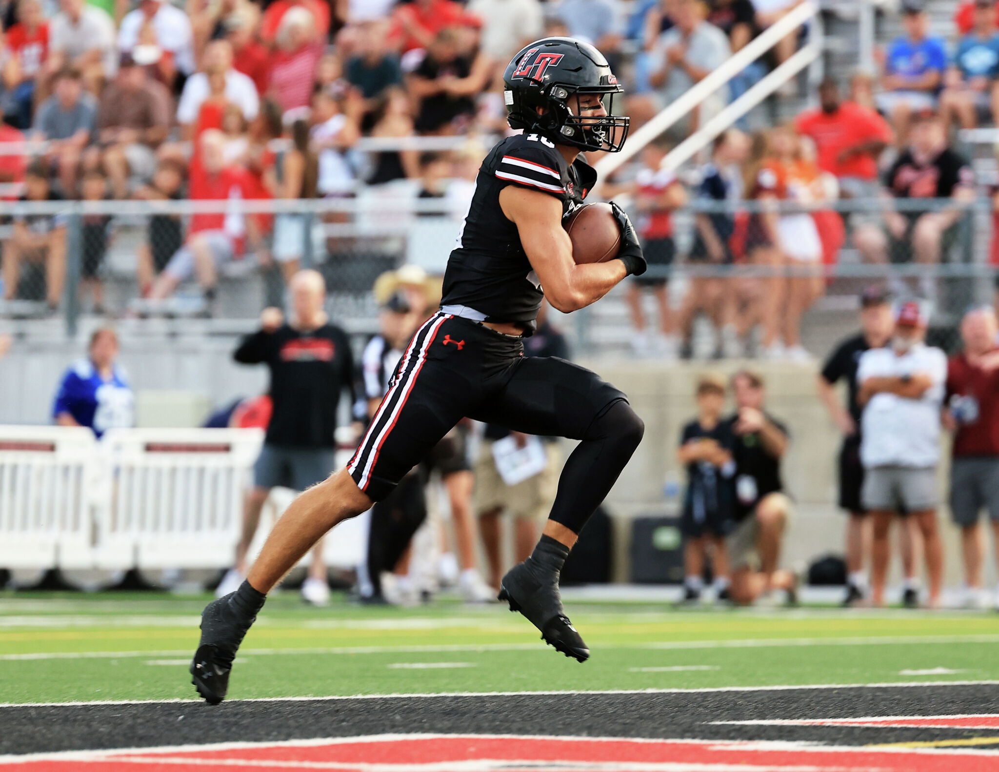Lake Travis vs Arlington Martin: Cavs roll behind passing attack