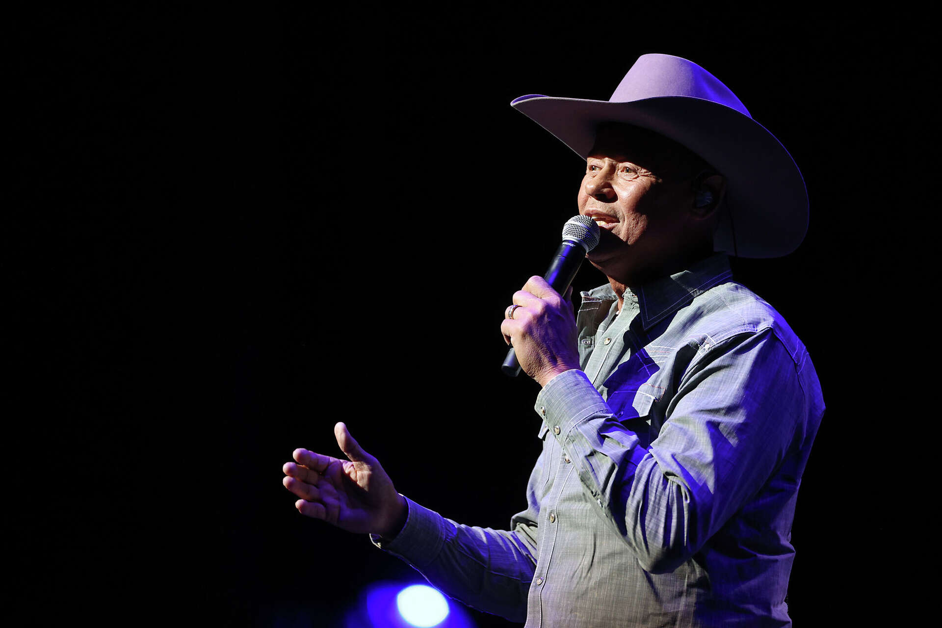 Columbia County Fair swaps headliners after tour bus breaks down