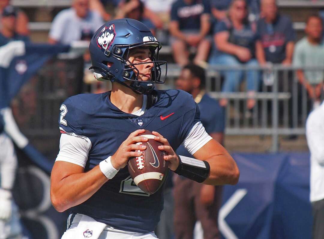 UConn football dominates Central Connecticut in season-opening win