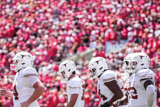 DJ Campbell, Texas offensive line try to find consistency against UTEP