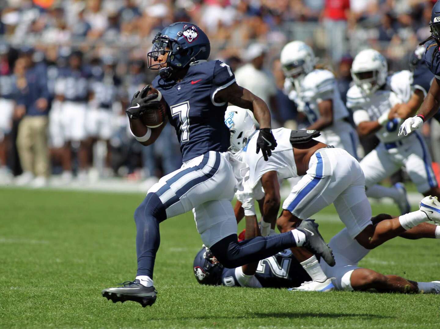 UConn football dominates Central Connecticut in season-opening win