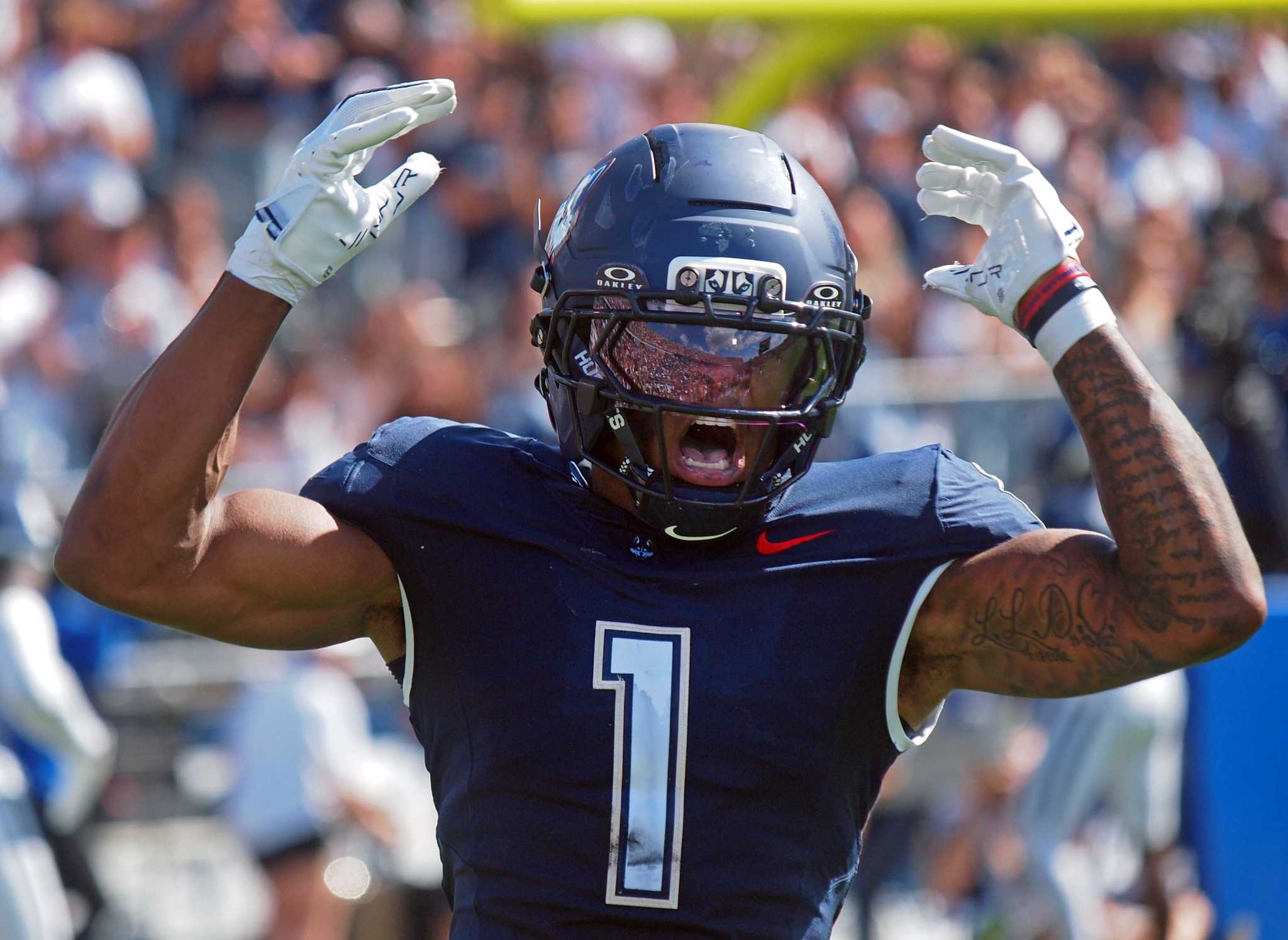 What challenges do Syracuse pose for UConn football?