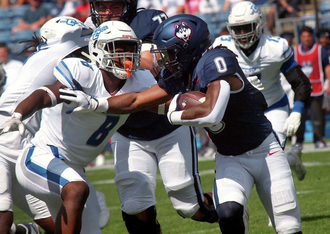 UConn football loses RB Cam Edwards to Michigan State