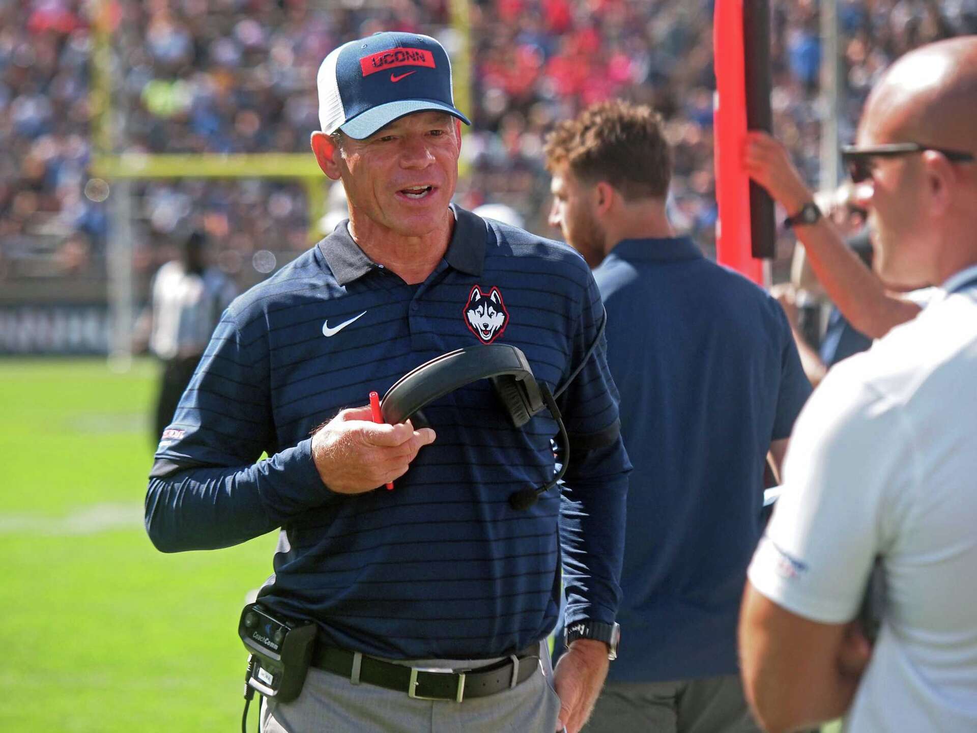 Jim Mora sends message to UConn fans as he leaves for new job