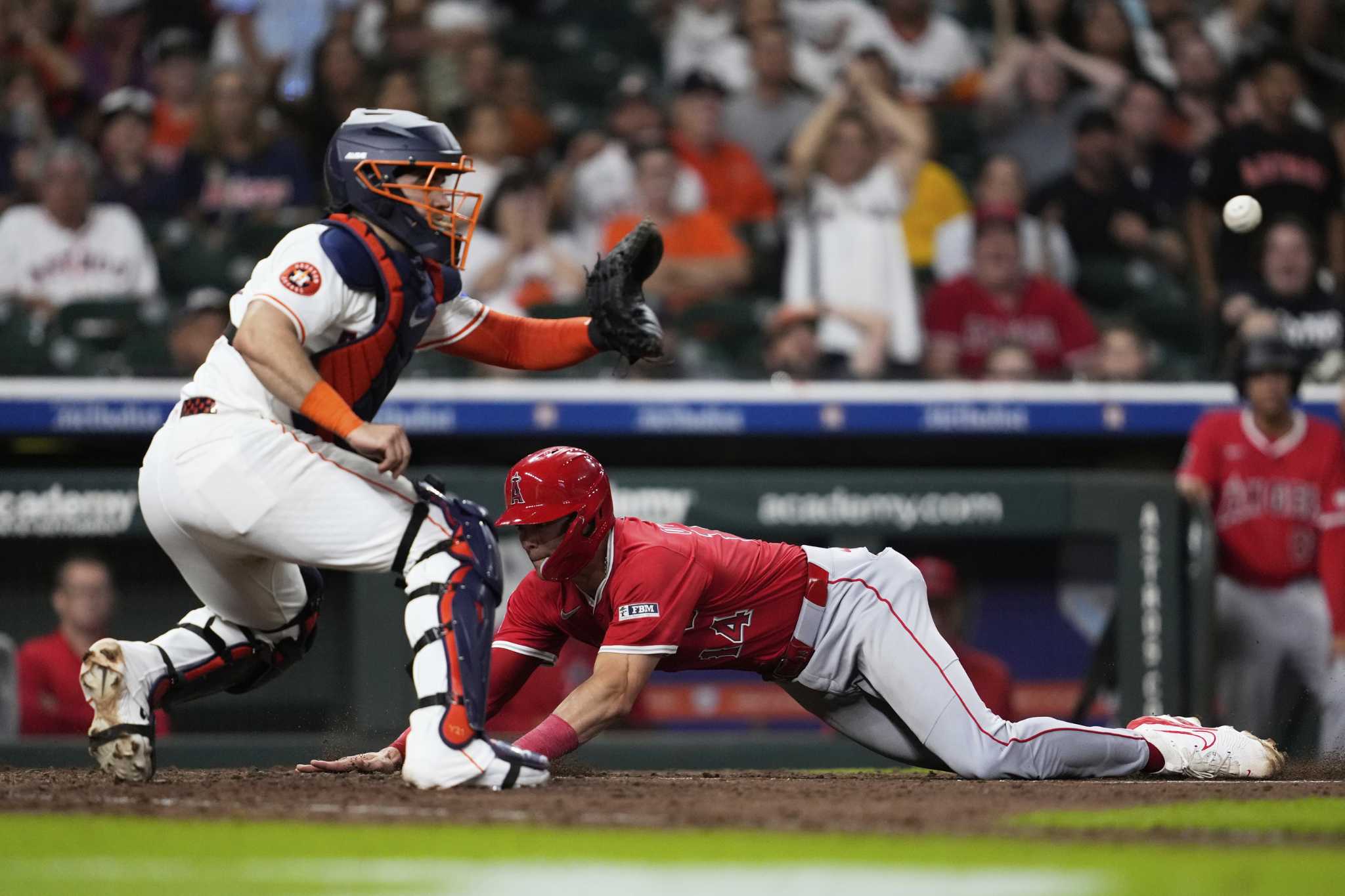 Astros' offense punchless, Angels get to Bryan Abreu late for win