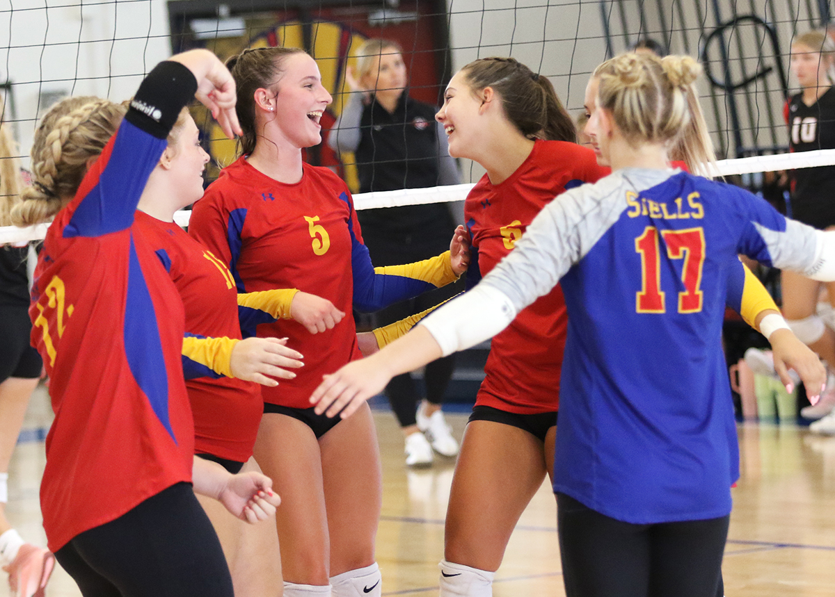 Calhoun streak ends, McGivney beats Jersey to win Roxana Invite