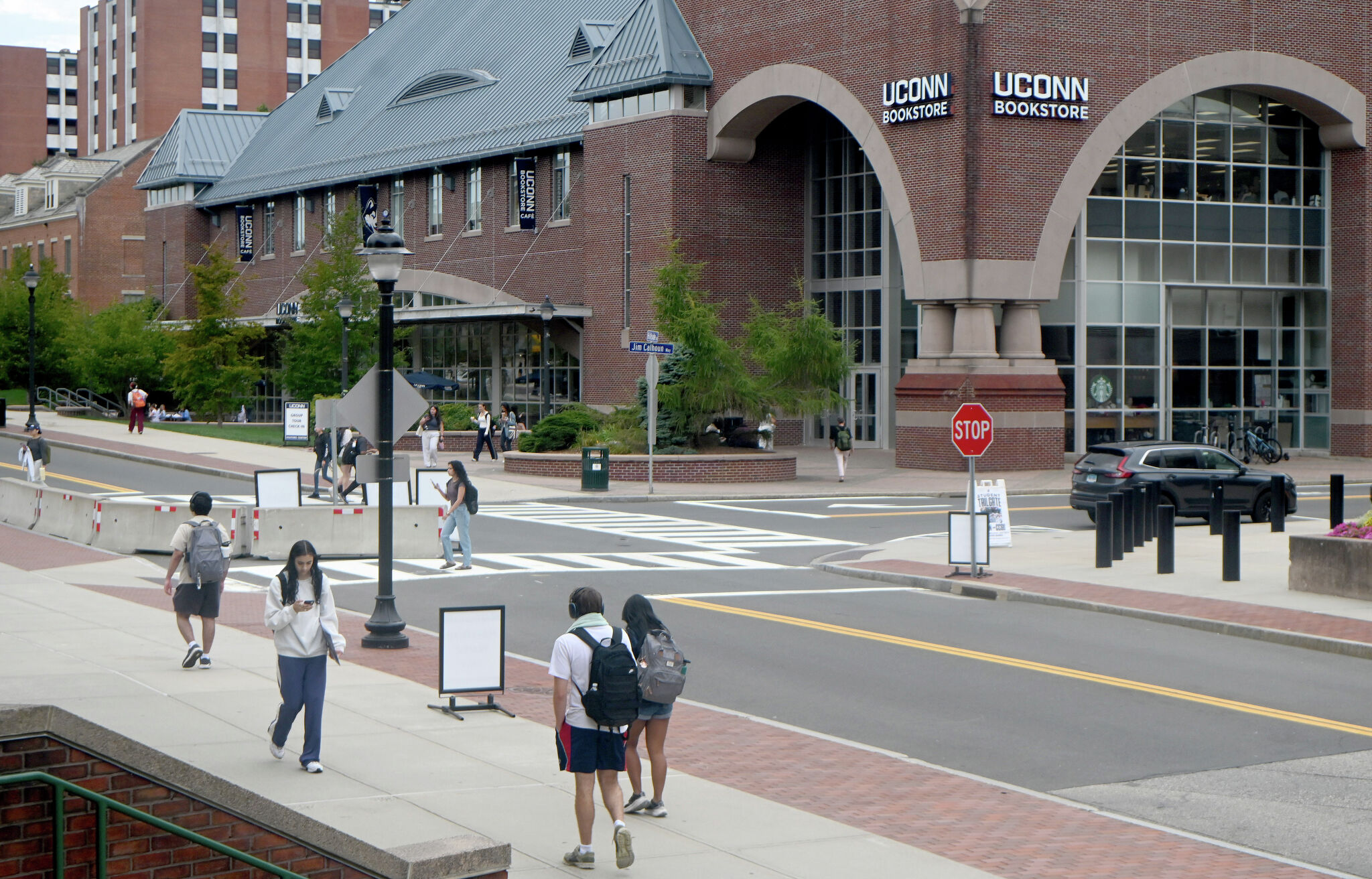 UConn publica los protocolos actualizados para las visitas de ICE