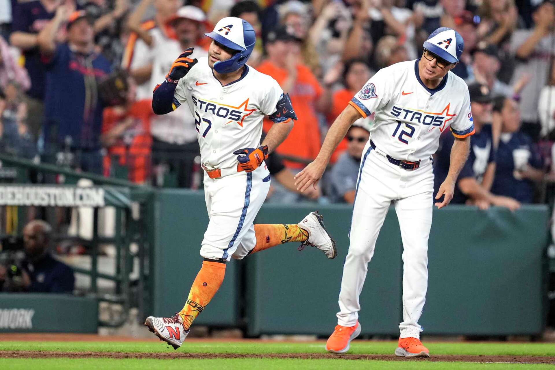 Houston Astros: Base coaches adjust to new MLB rule on positioning