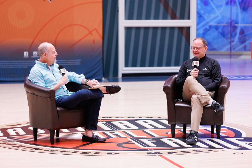 CT native Adrian Wojnarowski will be honored by Hall of Fame