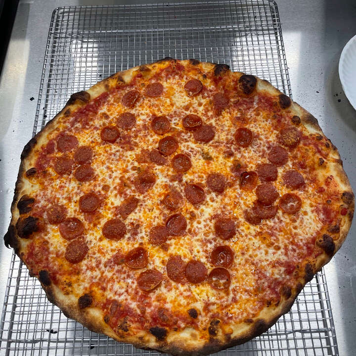 29-year-old opens Pat's Apizza from North Haven gas station