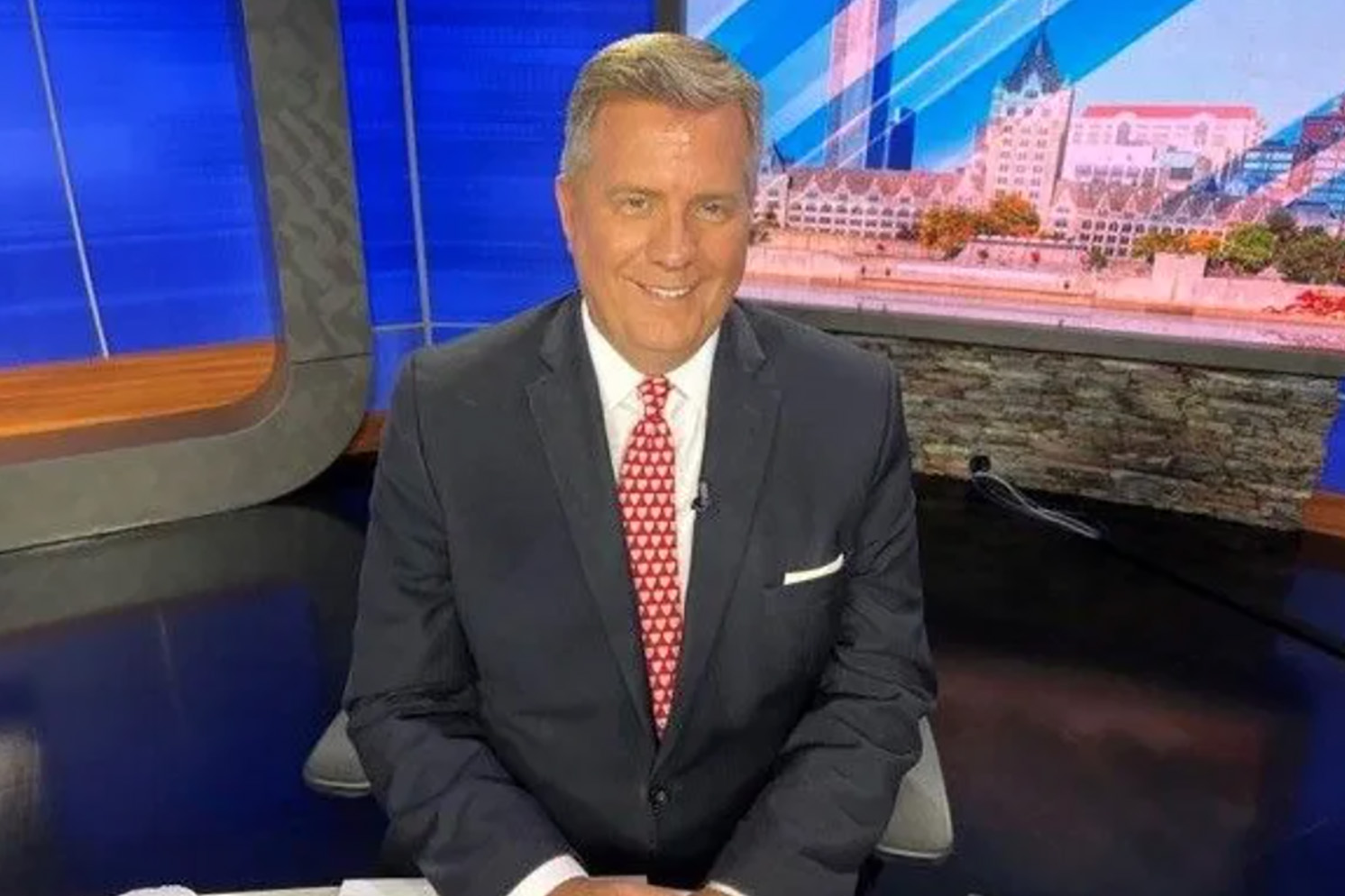 CBS6 anchor Greg Floyd announces retirement