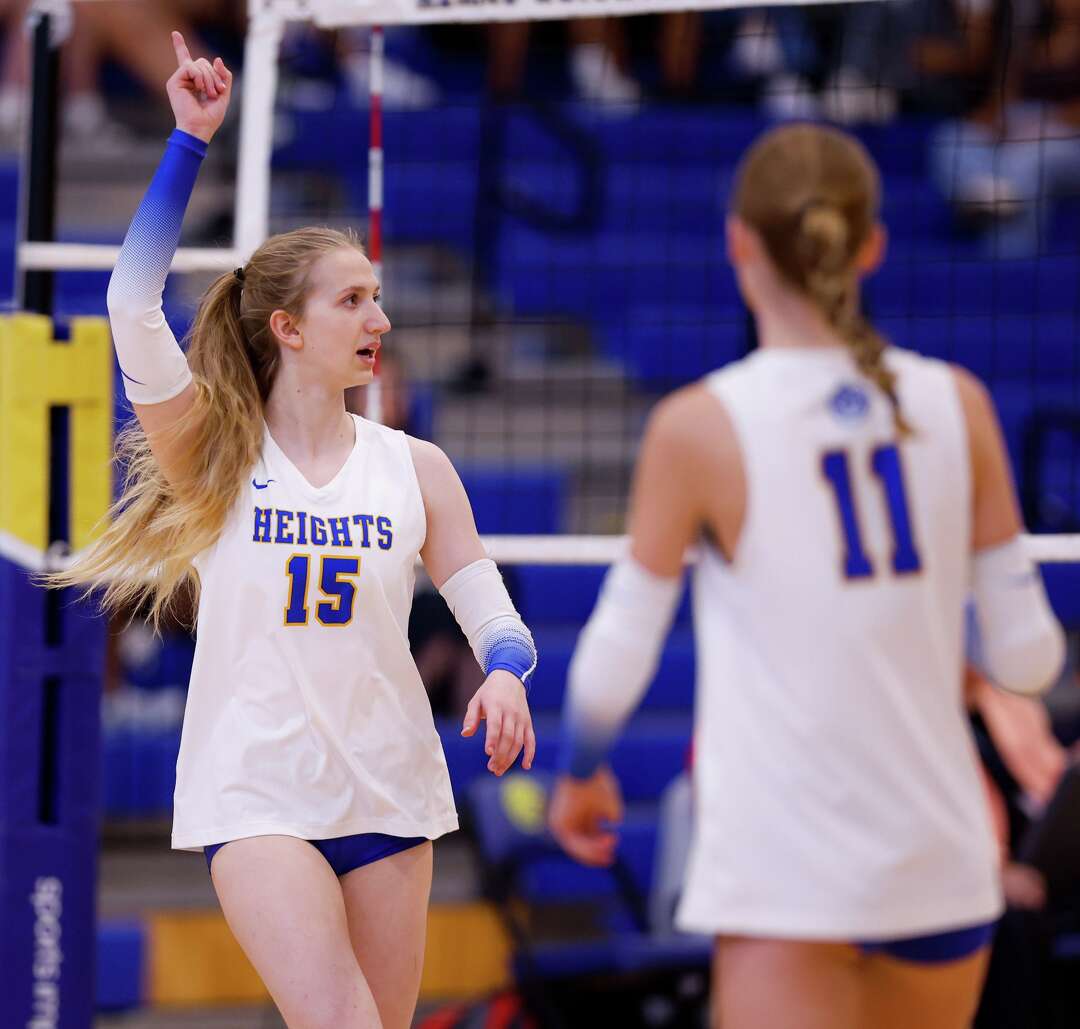 Alamo Heights volleyball takes down Veterans Memorial in 26-5A play