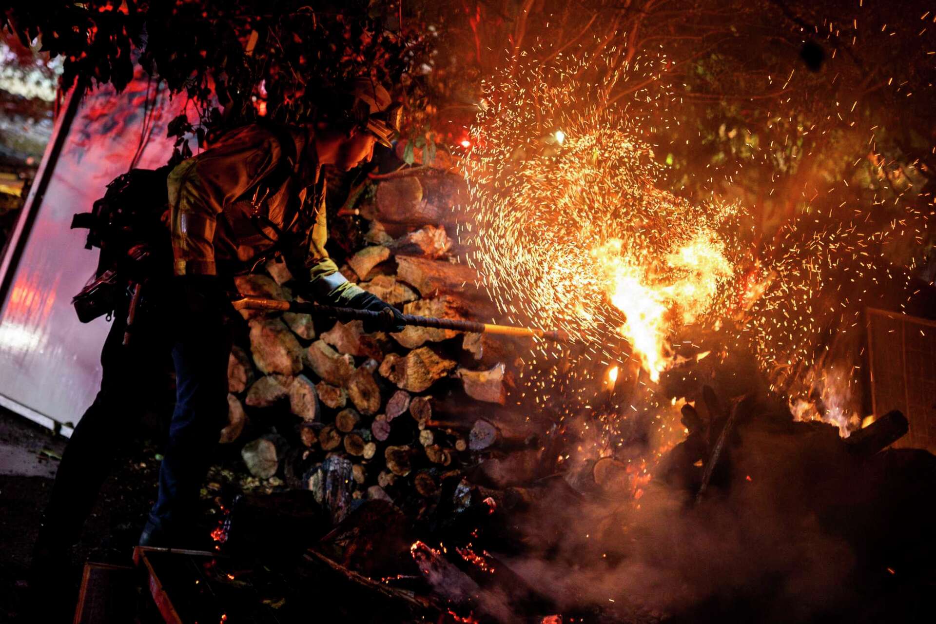 California wildfires burn buildings in Tuolumne County
