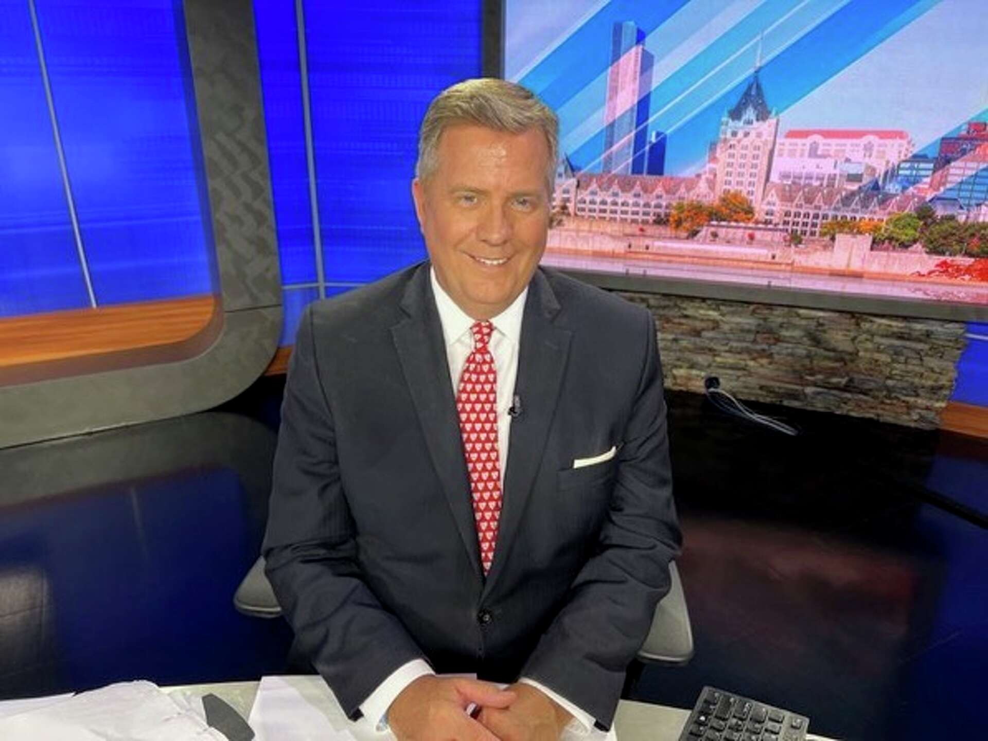 CBS6 anchor Greg Floyd announces retirement