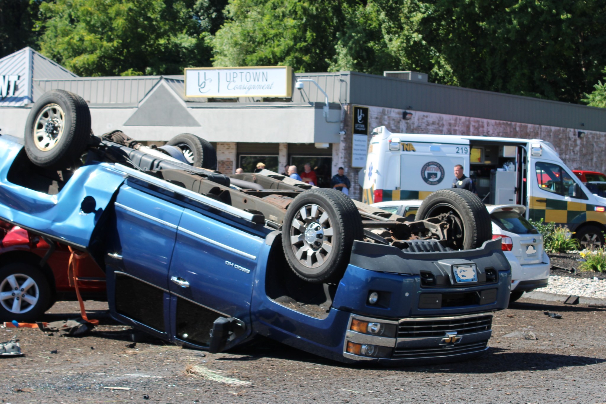 Sitemapcdatahttpswudinf Inetcomlady Crashes Into Cars In Parking Lot