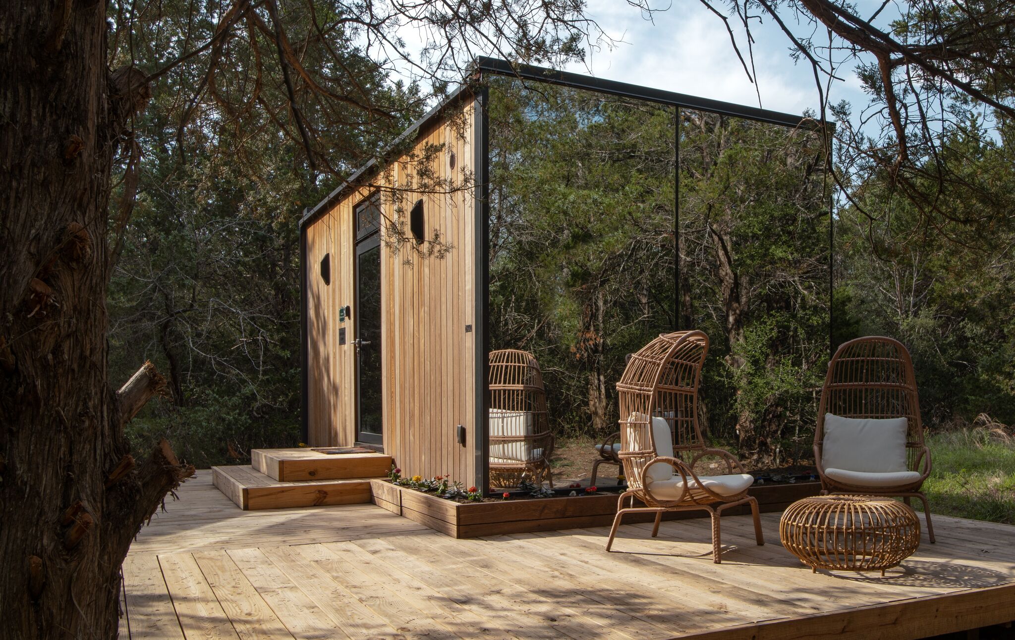 Texas' mirror houses are white-hot glamping options