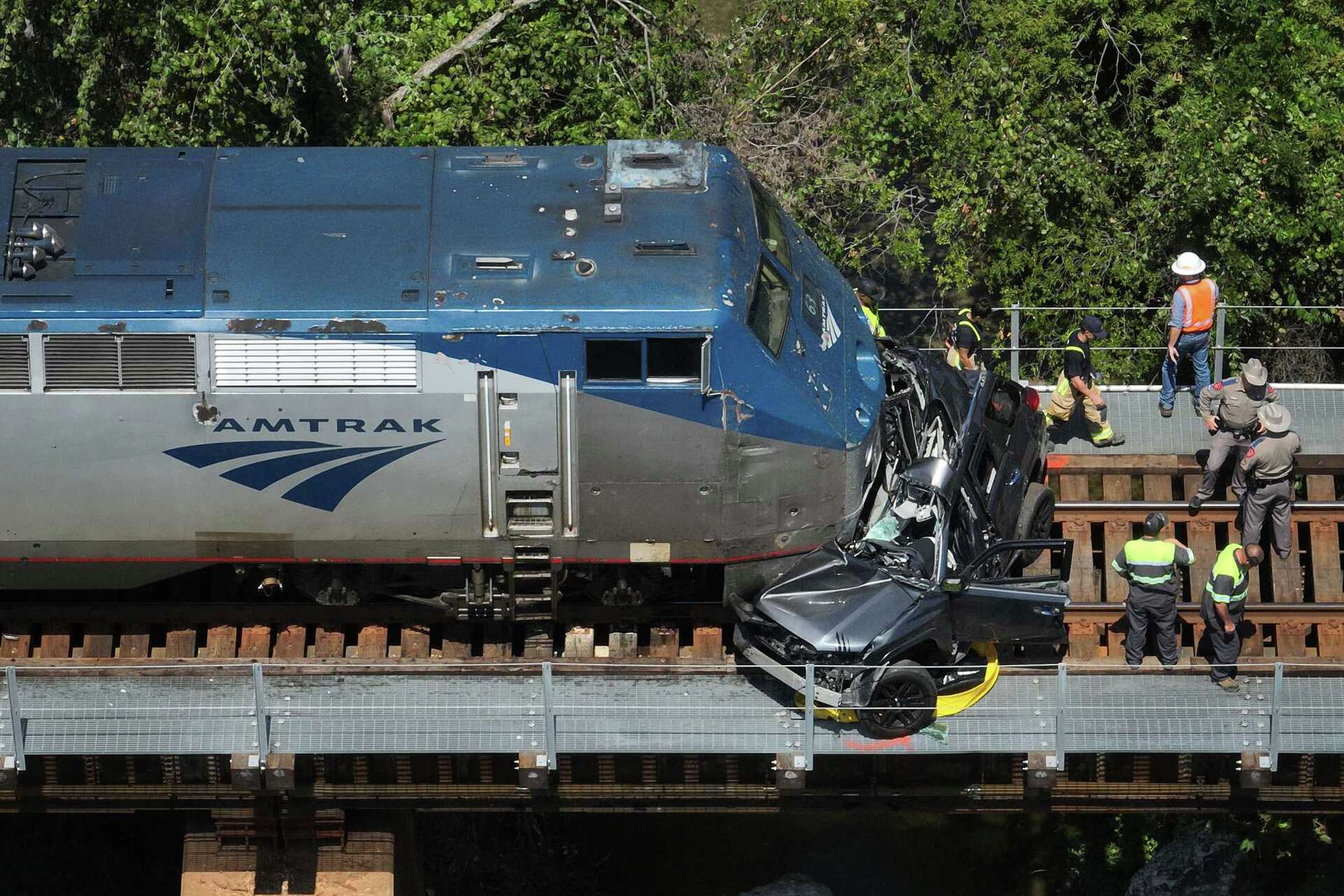 1 dead after Amtrak train, vehicle collide near Round Rock