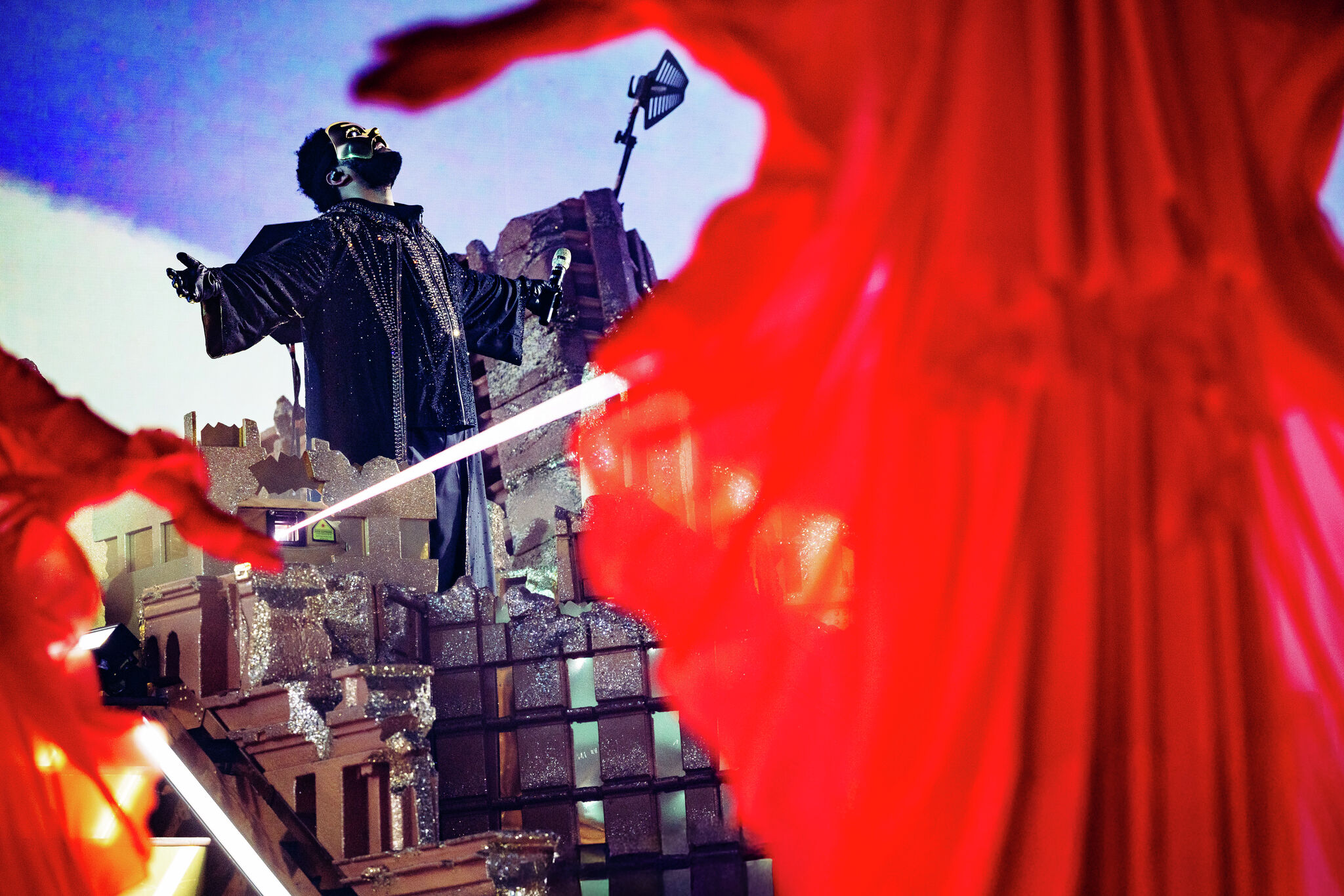 Roseanne Barr says she got 'trapped' in Texas tractor crash