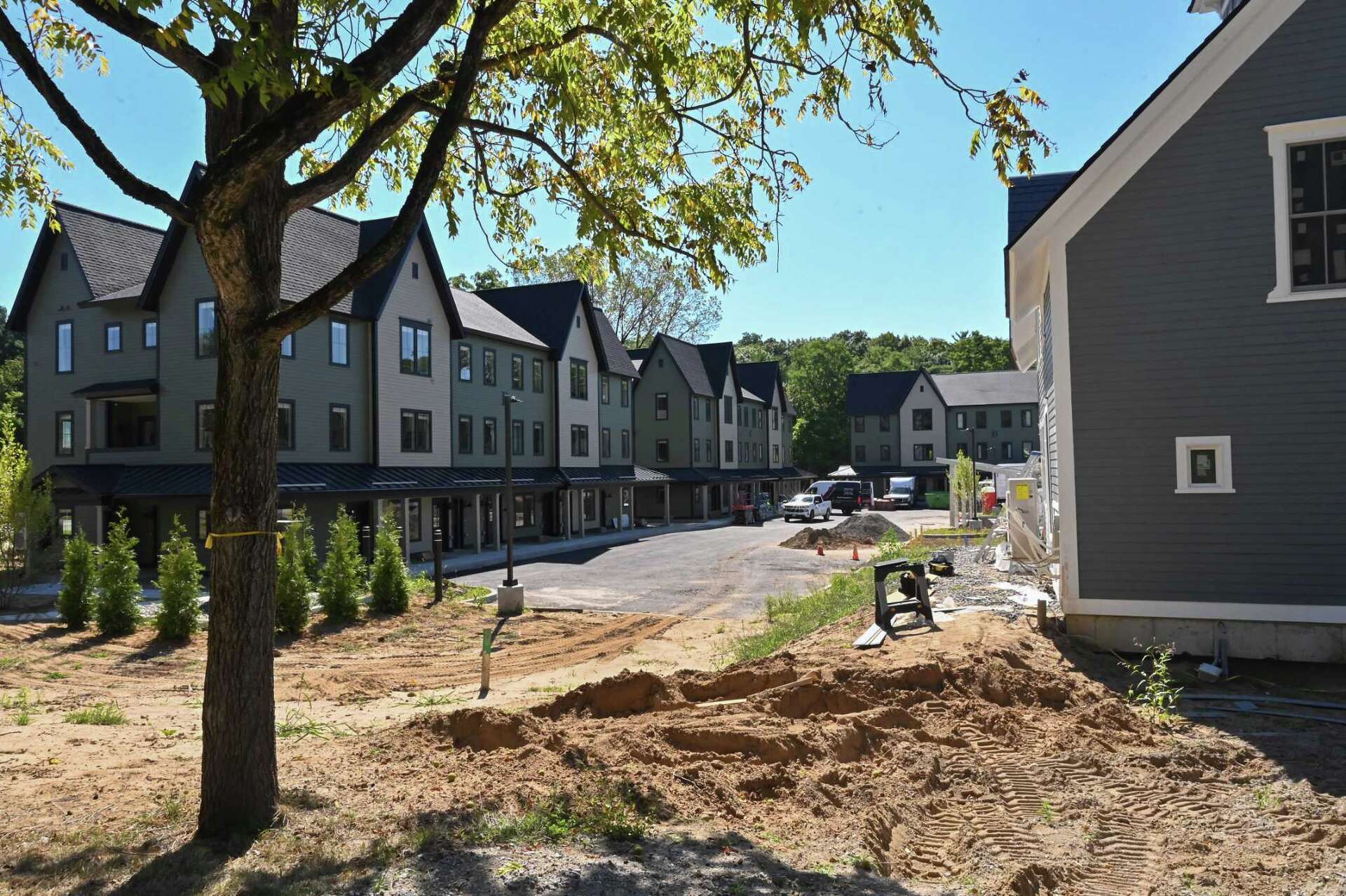 Saratoga Springs housing complex The Ridge nears finish line