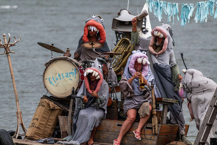 Flotsam River Circus wows crowds at Poughkeepsie waterfront