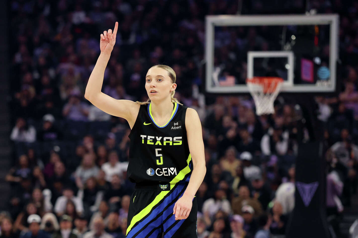 UConn geat Paige Bueckers sets team rookie record