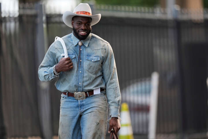 Texas football: Moro Ojomo, Andrew Mukuba shine in NFL season opener