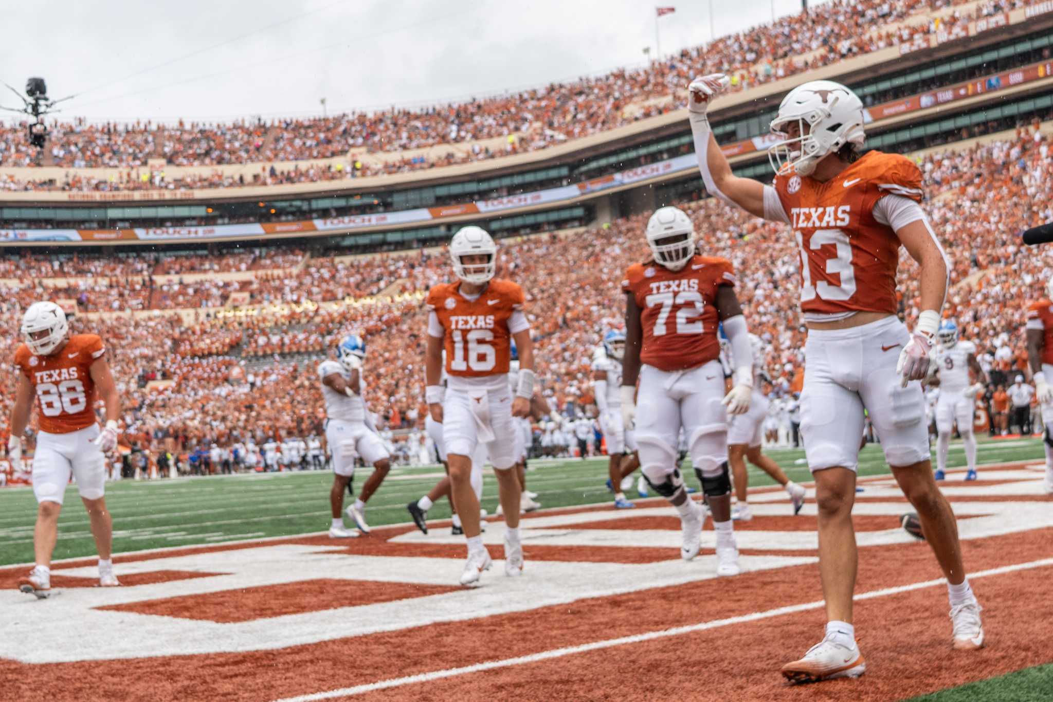 Texas Longhorns play San Jose State in 2025 home opener, see photos