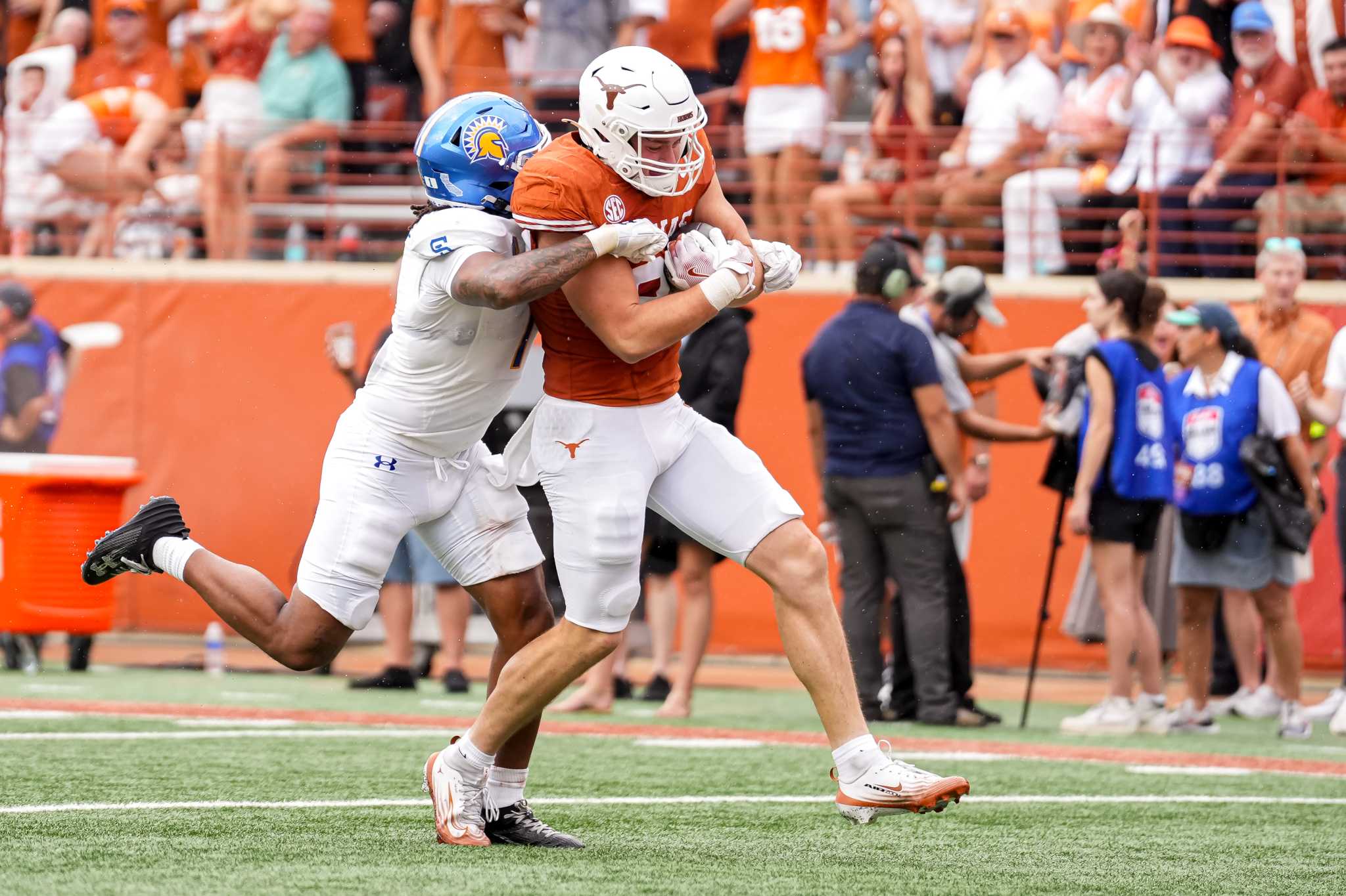 Texas football: Jack Endries shows versatility, nose for end zone
