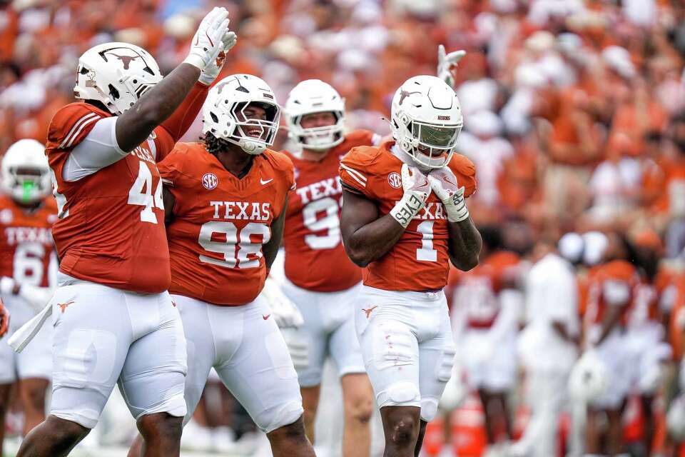 Texas football: DE Colin Simmons is pressing too much, Sarkisian says
