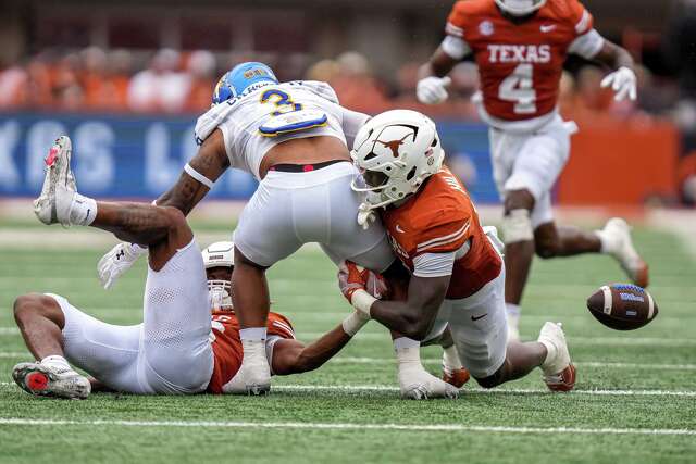 How Anthony Hill Jr. is forcing fumbles for Texas this season