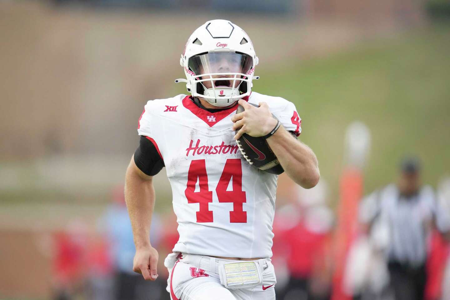 Houston improves to 2-0, rolls past Rice in Bayou Bucket game