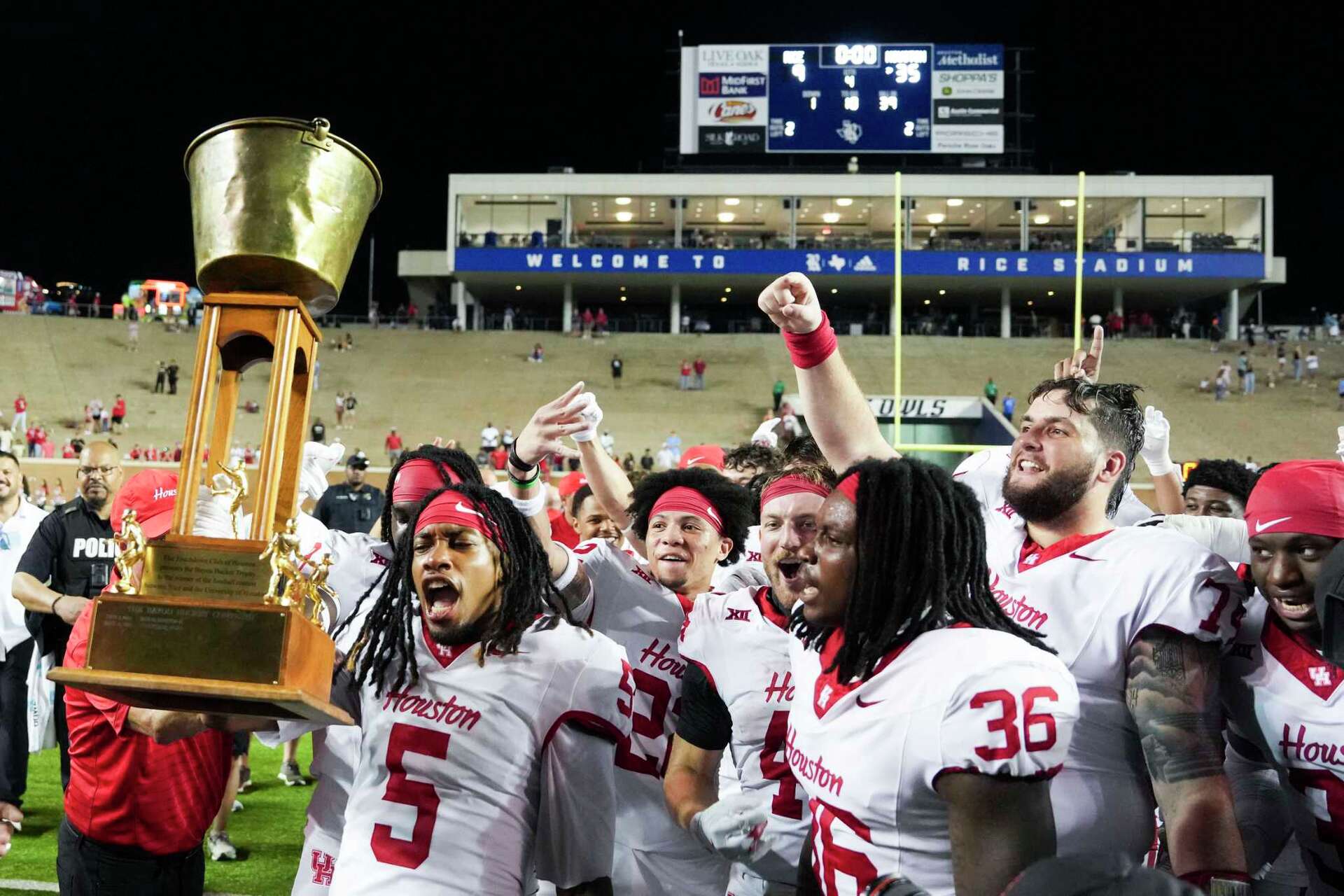Houston improves to 2-0, rolls past Rice in Bayou Bucket game