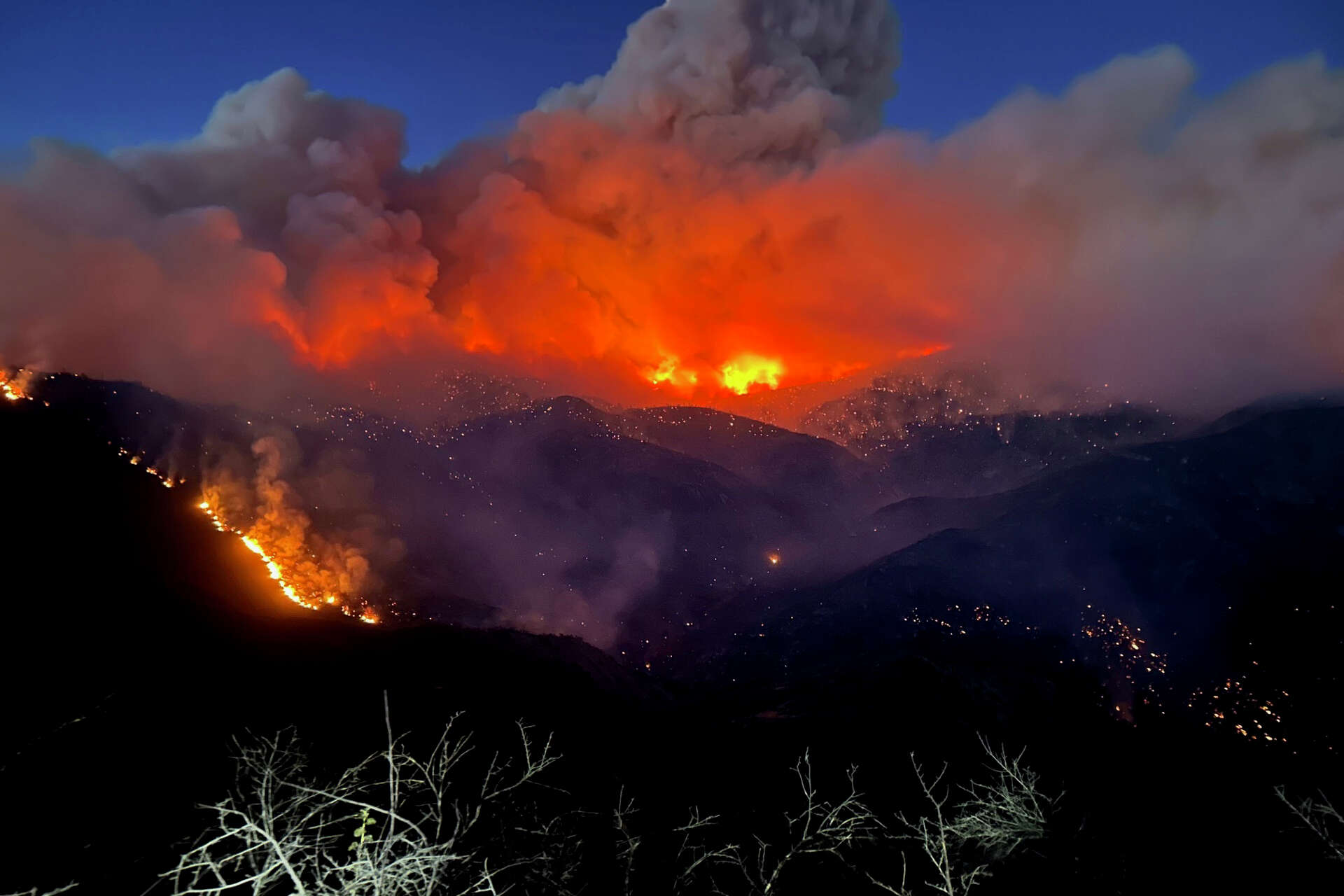 Smoke blankets Calif. mountain towns as Garnet Fire explodes