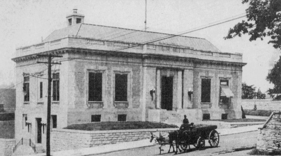 Alton's large post office in the early 1900s