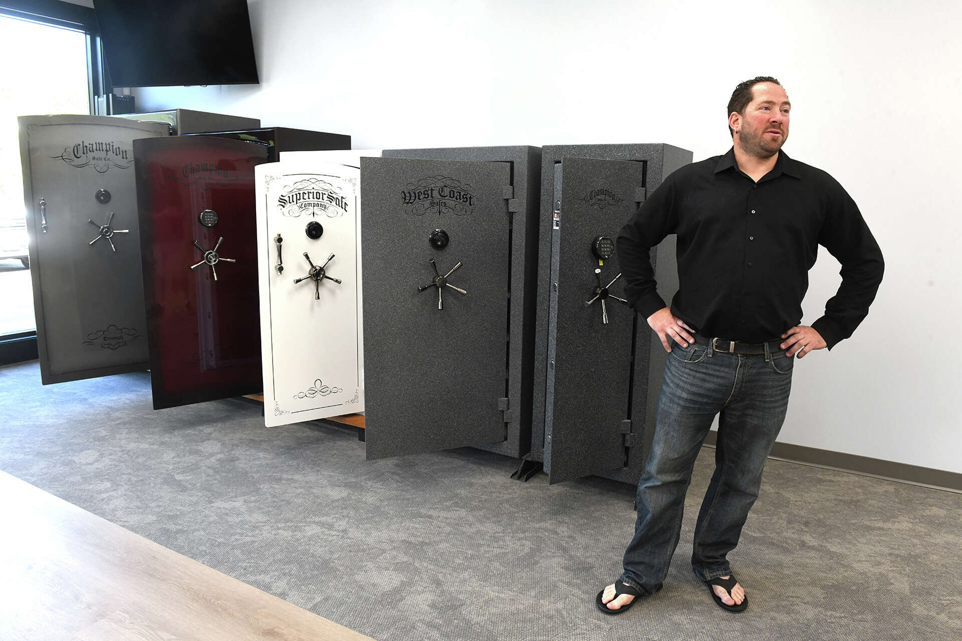 Gun enthusiast turns hobby into new Shelton firearms shop