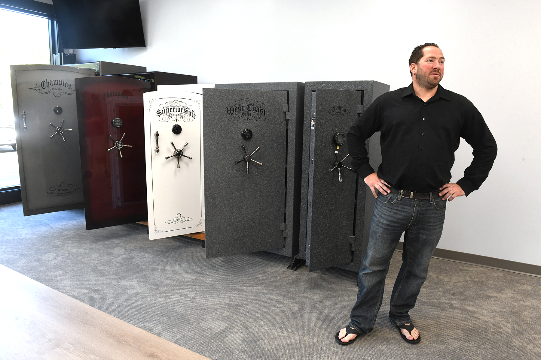 Gun enthusiast turns hobby into new Shelton firearms shop