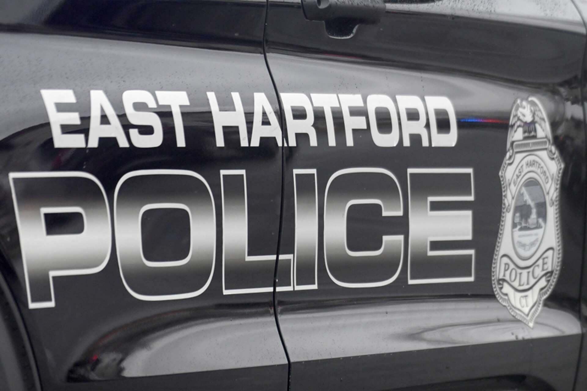 Suspect pointed gun at East Hartford store clerk, police say