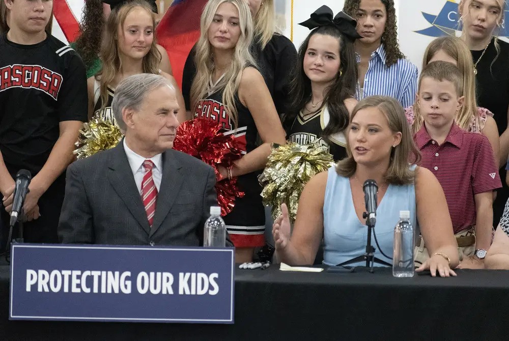 Texas educators praise new school cellphone ban
