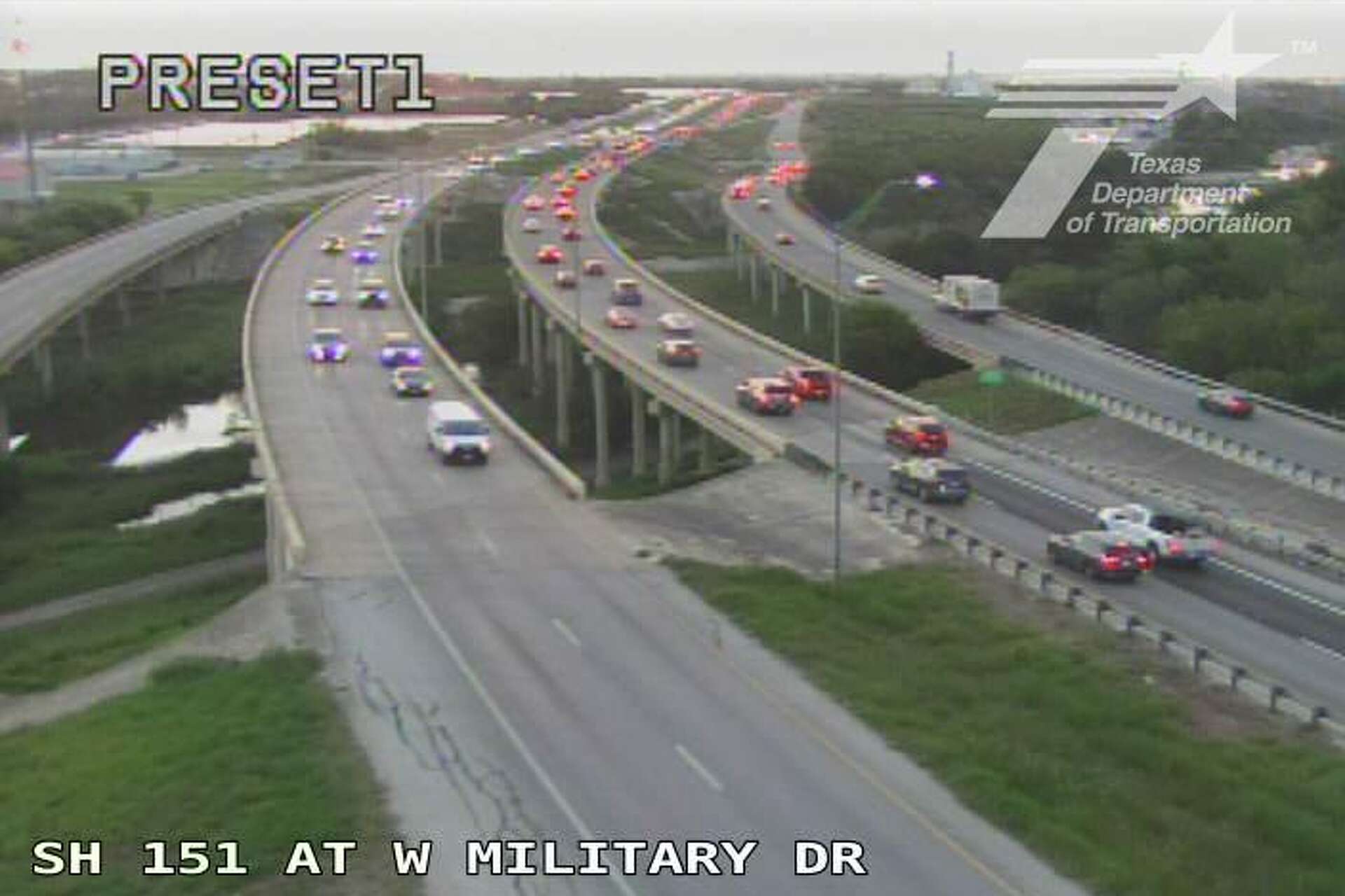 18-wheeler crash shuts down halts traffic on San Antonio highway