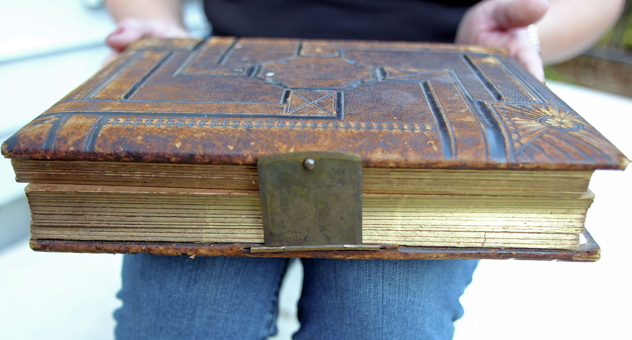 Meriden woman finds photo album tied to Timothy Hutton's family